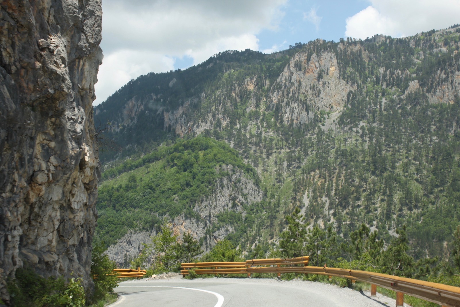 Einmal durch die Tara Schlucht und den Durmitor Nationalpark in ...