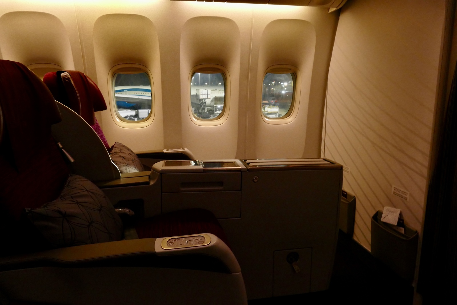 Nicht-was-ich-gebucht-habe-Review: Qatar 777-200LR First Doha - Kuwait ...